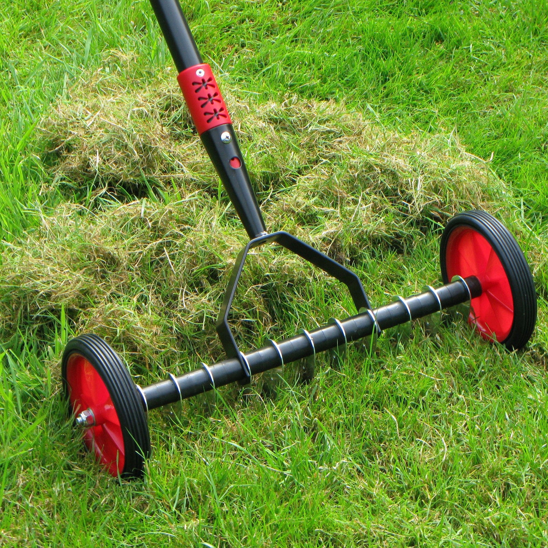 Darlac Lawn Scarifier from D.T. Brown